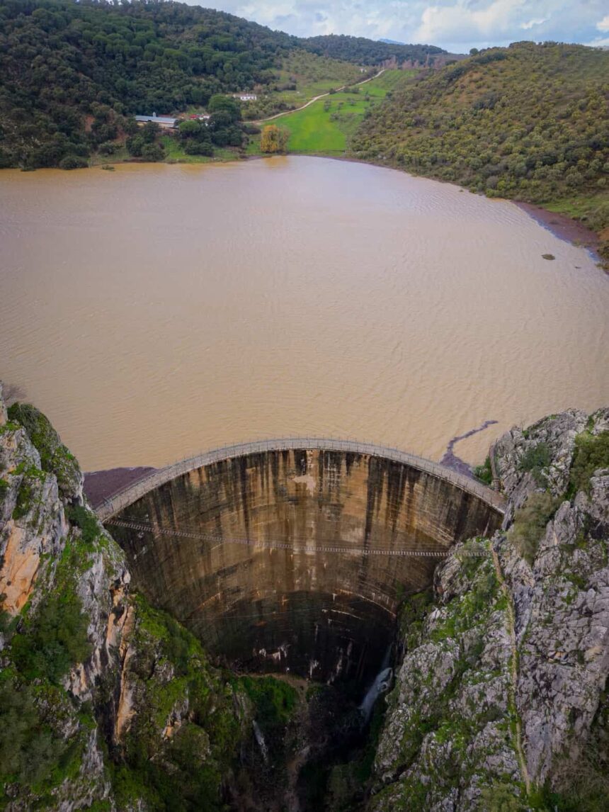Montejaque dam: The possible scenarios as Malaga structure is 20cm from ...