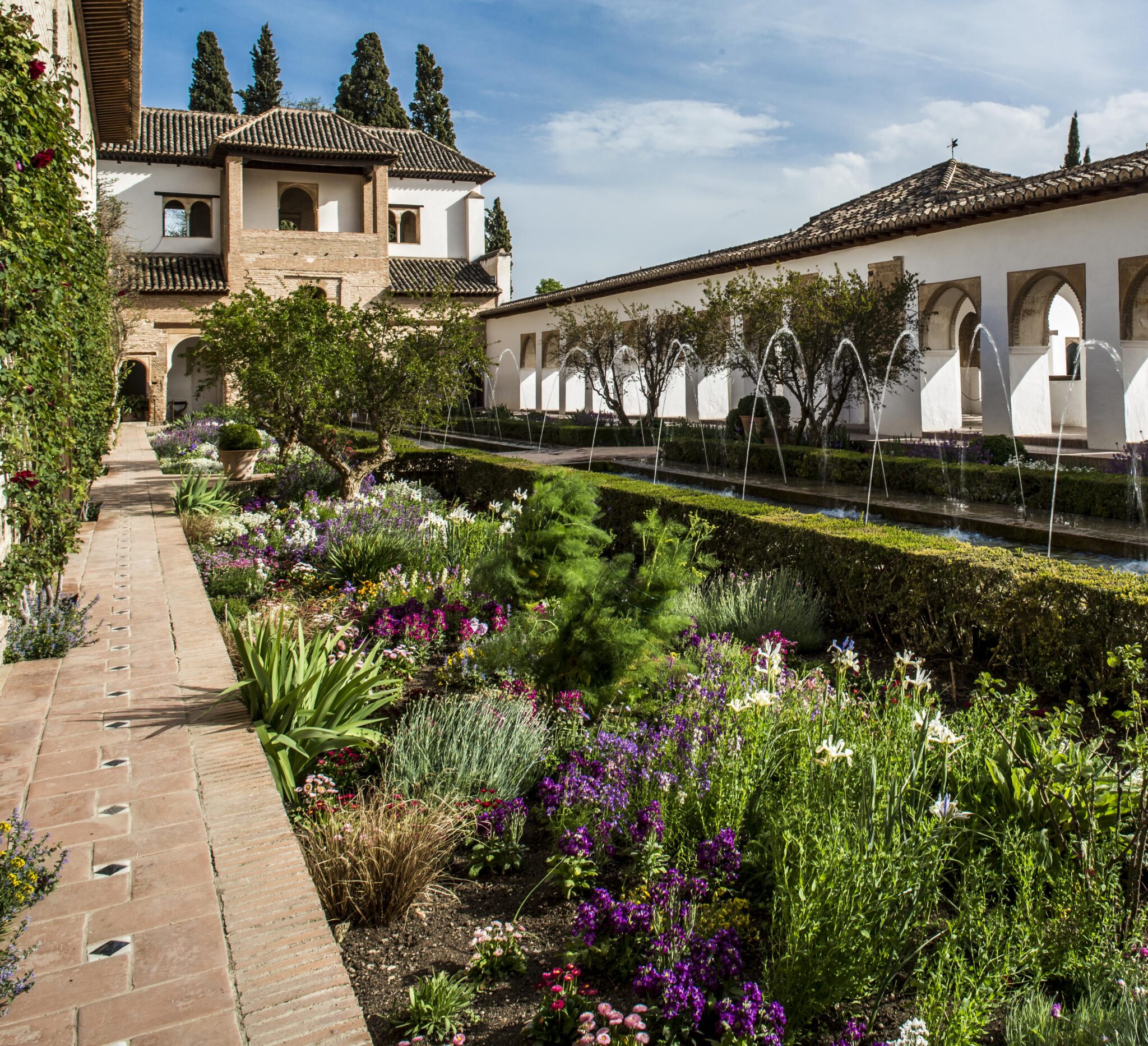 Must visit: Free guided tour of the Alhambra gardens in Granada – but ...